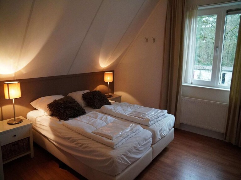 Comfortable Home With Fireplace, Located In Nature - 阿納姆