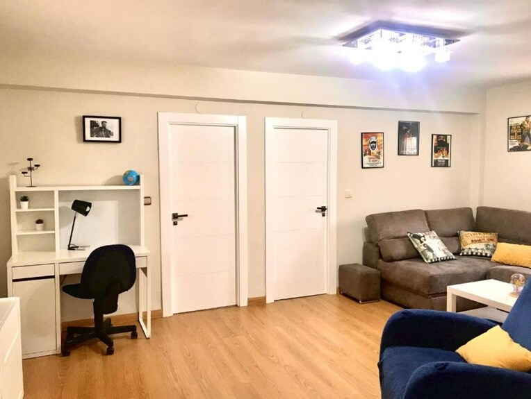 Apartamento En El Centro, 2 Dormitorios, Parking Gratis - Almería