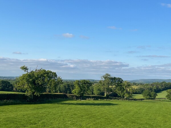 Stunning 1-bed In Bruton Somerset, Stunning Views - Bruton
