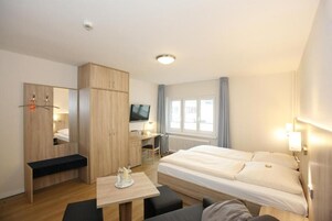 Com decoração personalizada, com mobília individualizada, secretária 