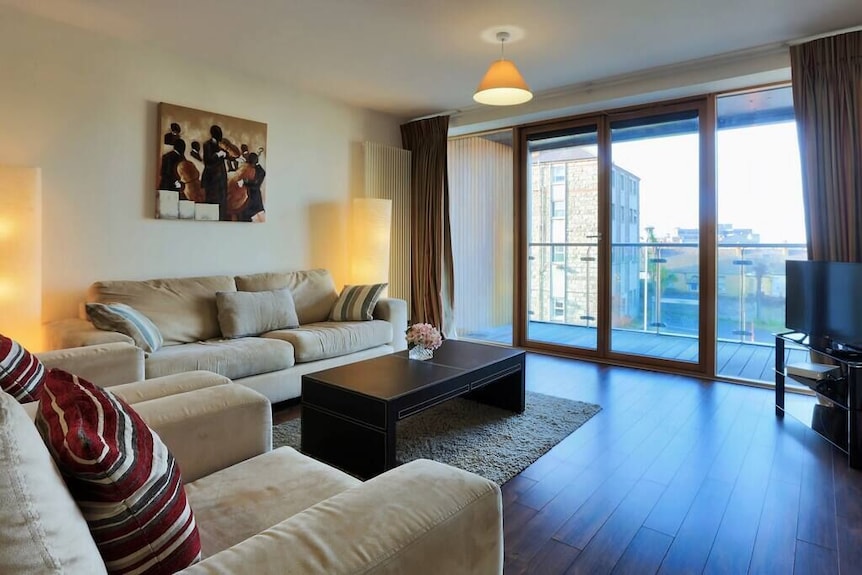Large Bright Apartment By Dun Laoghaire Harbour - Dublin