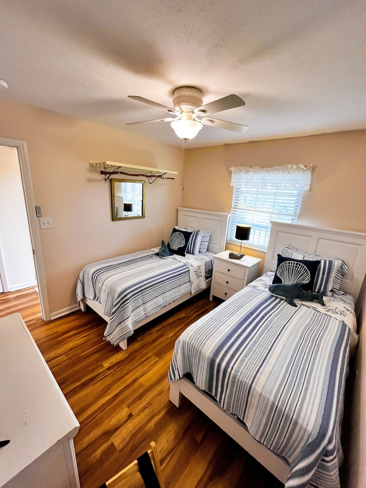 Seachelle Cottage, Ocean Reef 14-b-1, Oceanside Condo In Emerald Isle - 에메랄드 이슬