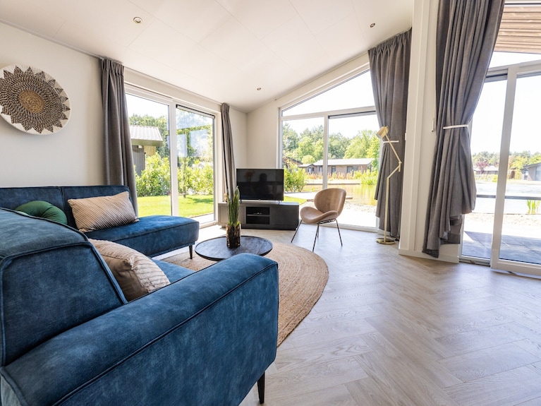 Chalet Junto A Estanque En Parque - Best