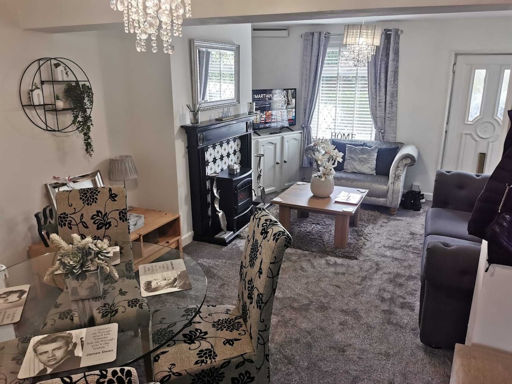 Stunning 2-bed House In Macclesfield Cheshire - Macclesfield