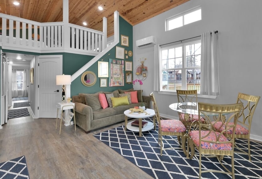 Eclectic Mix Of Marilyn, Artwork, And Southern Charm - Texas