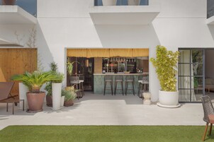 Bar à beira da piscina