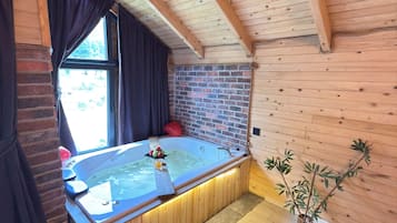 Suite de Luxo | Banheira de hidromassagem