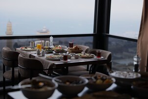 Pequeno-almoço tipo buffet diário incluído 