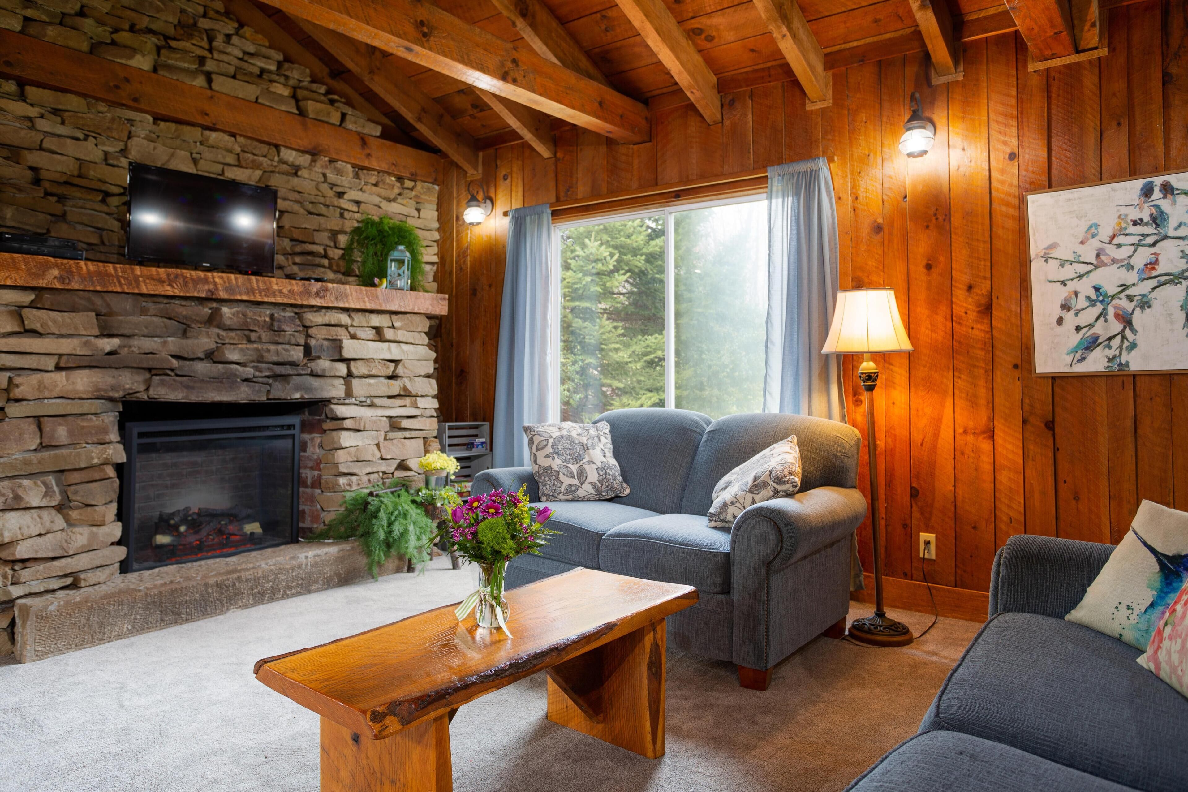 Hummingbird Hideaway - Mohican Township