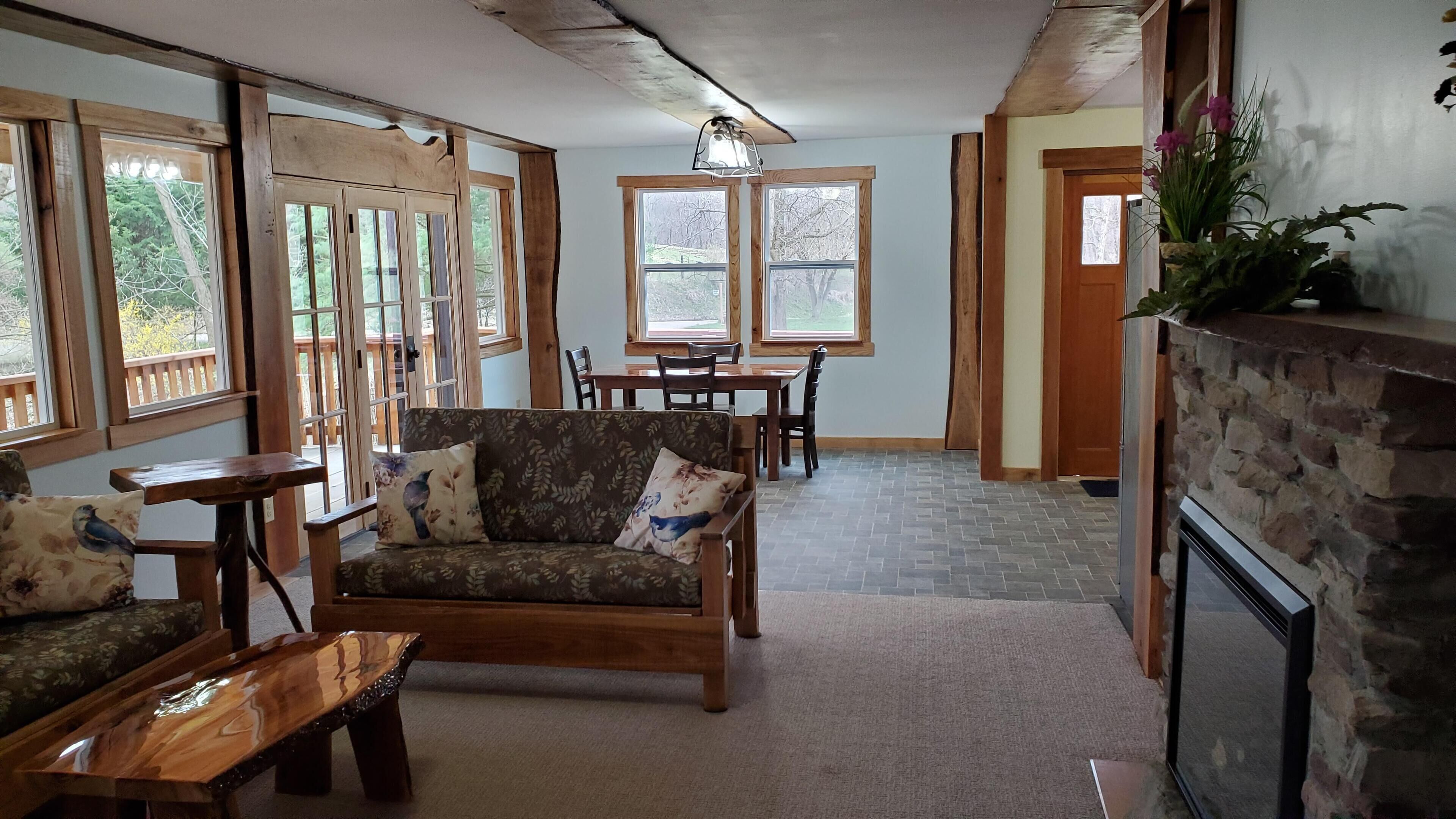 Bluebird Hollow Is A Cozy Little Home In The Woods - Ohio