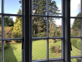 Quarto Triplo Clássico | Lençóis de algodão egípcio, roupa de alta qualidade, secretária 