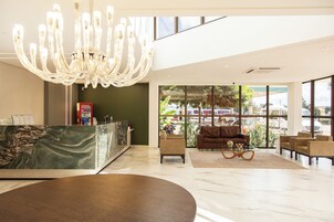 Área de estar no saguão