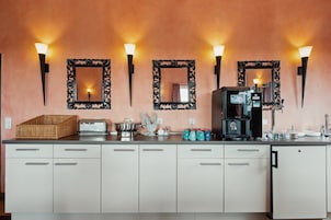 Quarto Duplo ou Twin Clássico | Cozinha partilhada | Um frigorífico, um micro-ondas, um forno, uma placa de cozinha 