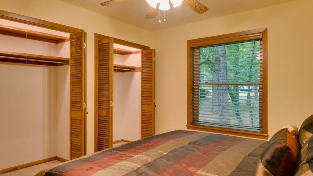 Down to a Tee! On Desoto - Hot Springs Village | Vrbo