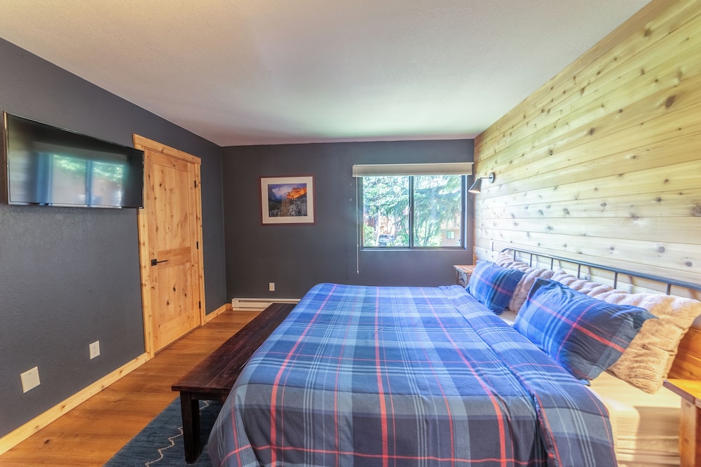 Modern Mountain Townhome W/ Stunning Views, Pool, And Spa #581 - Mammoth Lakes, CA