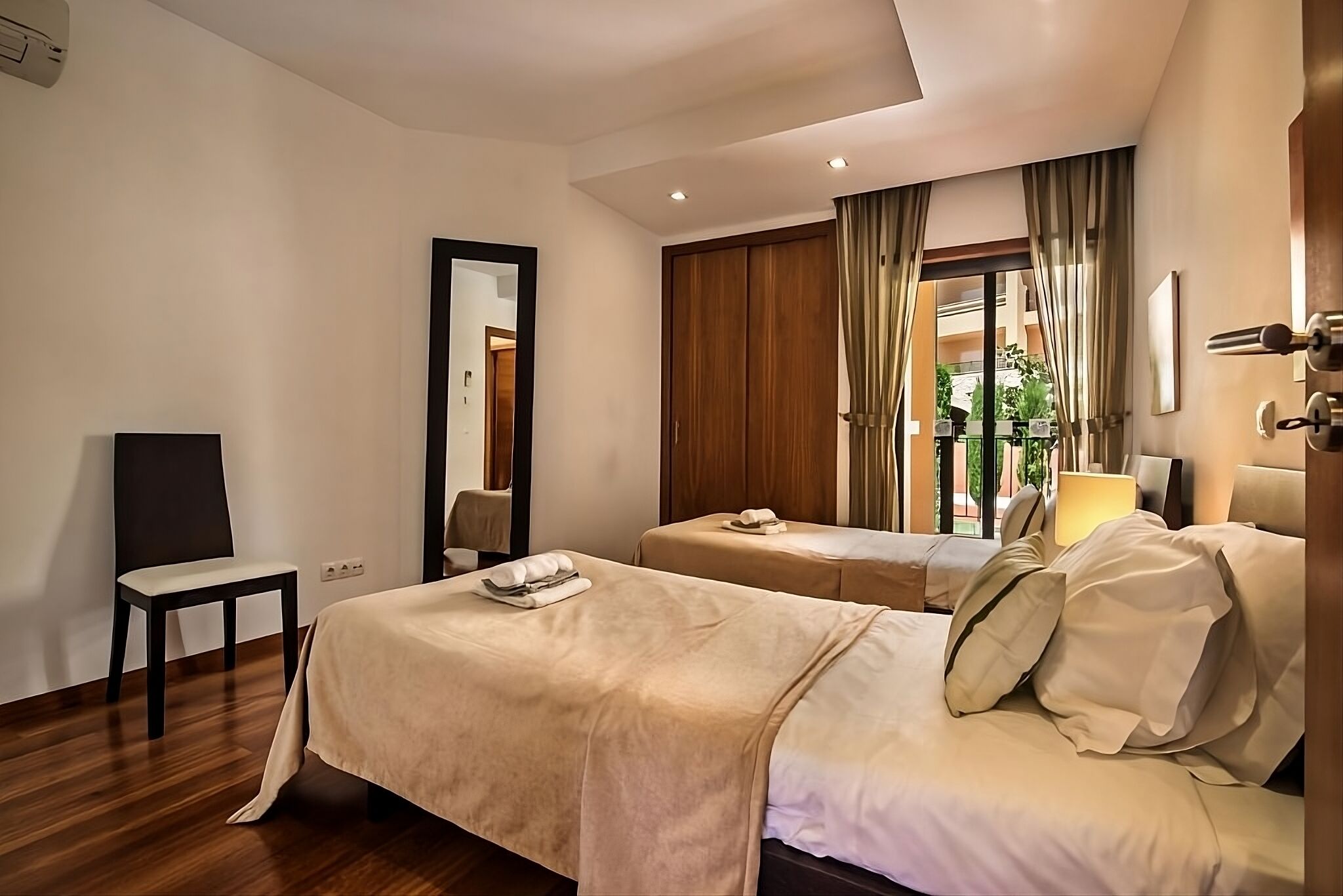 Indulge In Home-like Comfort!fully-equipped Kitchen, Swimming Pool, Beach Access - Praia da Luz