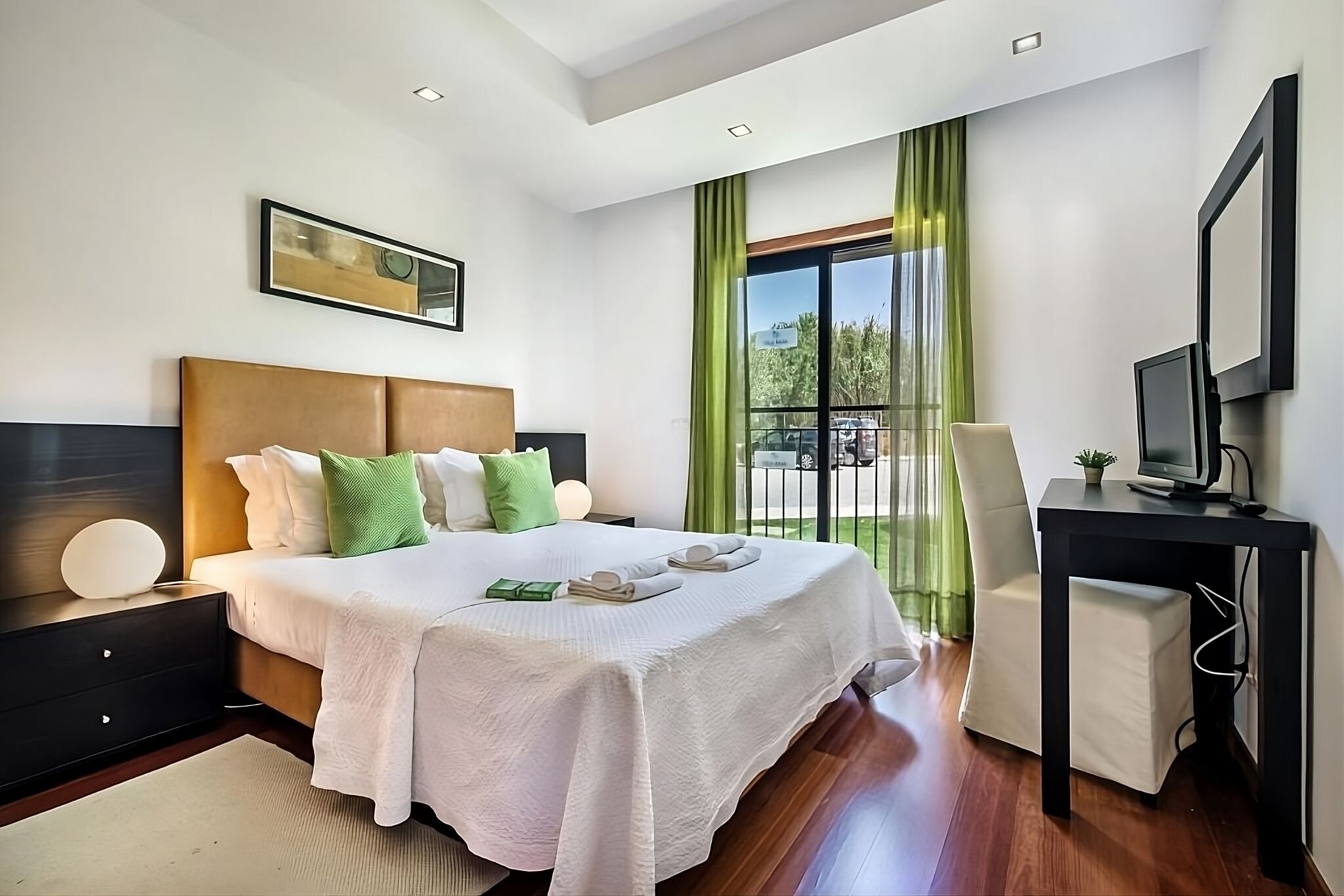 Relax And Unwind! Spacious 2br Apartment, Fully-equipped Kitchen, Outdoor Pool! - Praia da Luz