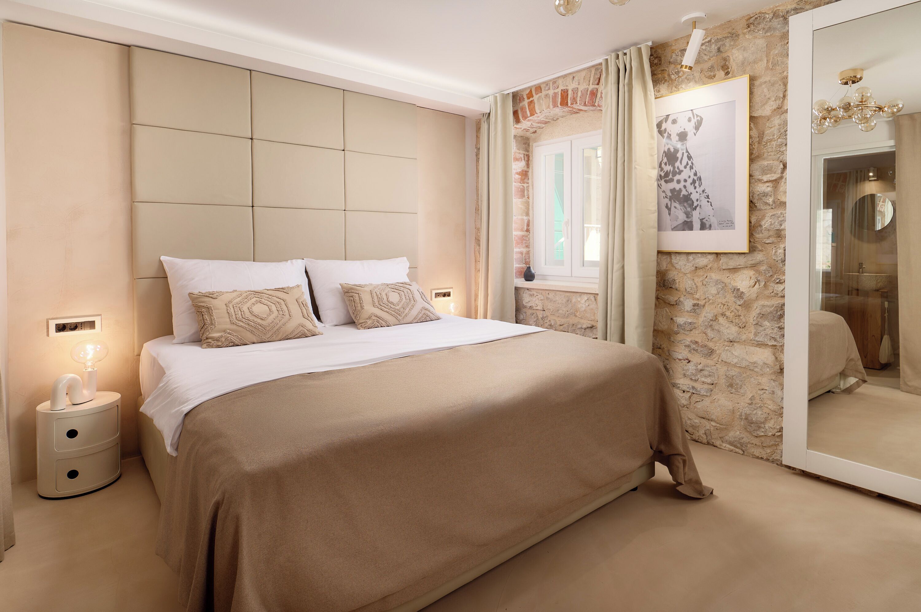 Quarto casal luxo | Escrivaninha, Wi-Fi de cortesia