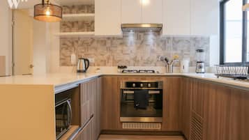 Apartamento, 2 quartos (601) | Cozinha privada | Um frigorífico, um micro-ondas, um forno, liquidificador