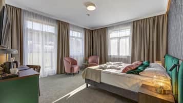 1 quarto, roupa hipoalergénica, cofre no quarto, secretária