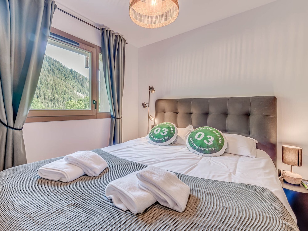 Charming Alpine Apartment In Champagny-en-vanoise, 4 Rooms, Sleeps 8, Mountain Views - Champagny-en-Vanoise