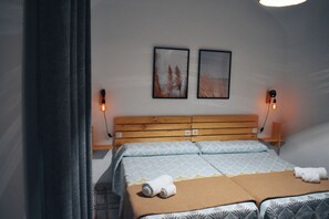 Quarto casal premium | Cofres nos quartos, cortinas blackout, ferros/tábuas de passar roupa