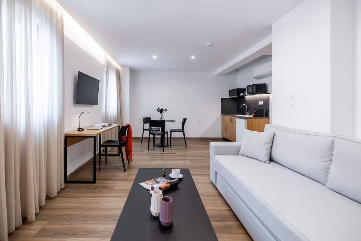 Estúdio Superior | Sala de estar | TV de ecrã plano