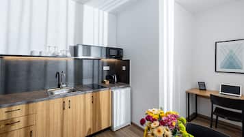 Estúdio Básico | Cozinha privada | Minifrigorífico, um micro-ondas, uma placa de cozinha