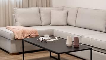 Apartamento Deluxe | Sala de estar | TV de ecrã plano