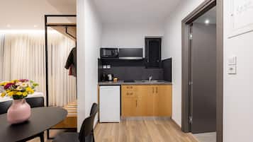 Estúdio Superior | Kitchenette privada | Minifrigorífico, um micro-ondas, uma placa de cozinha