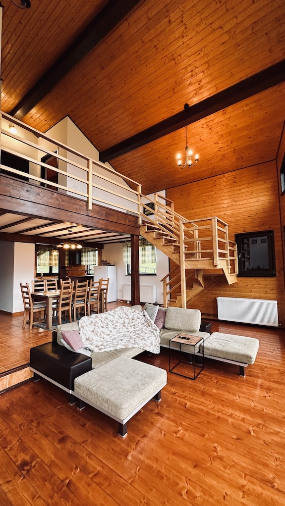 Sirnea Chalet, Spectacular Cabin In Piatra Craiului National Park - Peștera