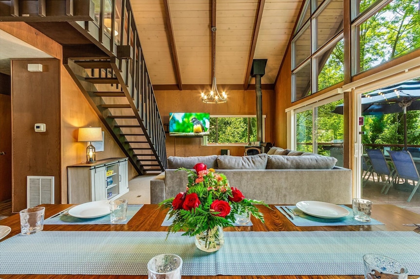 Lazy River Riverfront Cabin Hot Tub Game Room Guerneville Dock - Guerneville, CA