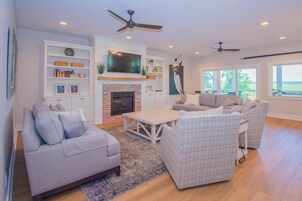 Casa, várias camas, cozinha | Sala de estar | Televisor