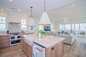 Casa, várias camas, acesso à piscina, vista para a praia | Cozinha privada | Um frigorífico, um micro-ondas, um forno, uma placa de cozinha