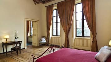 Suite Royal | 1 quarto, roupa de alta qualidade, edredões de penas, minibar