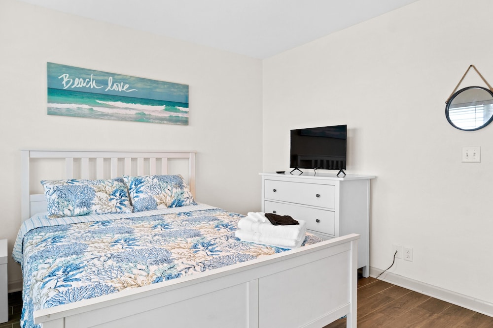 Mexico Beach | 2-min Walk | Pet Ok | Gulf View - Mexico Beach, FL