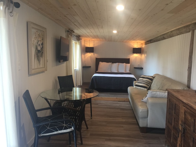 The Wood Shed At Saratoga Beach With Hot Tub - Vancouver Island