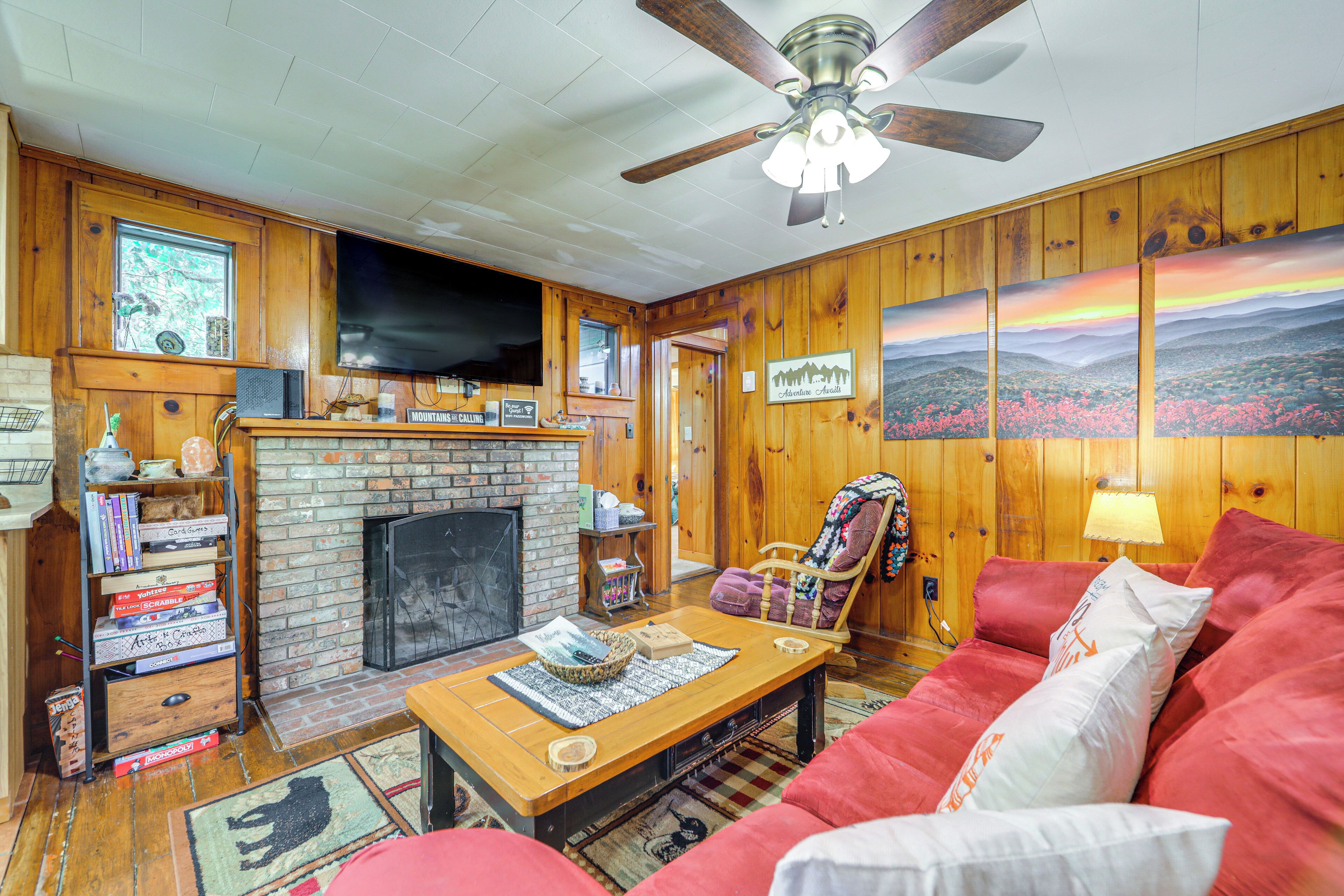 Pet-friendly Creekside Cabin W/ Pool Access! - Sylva, NC