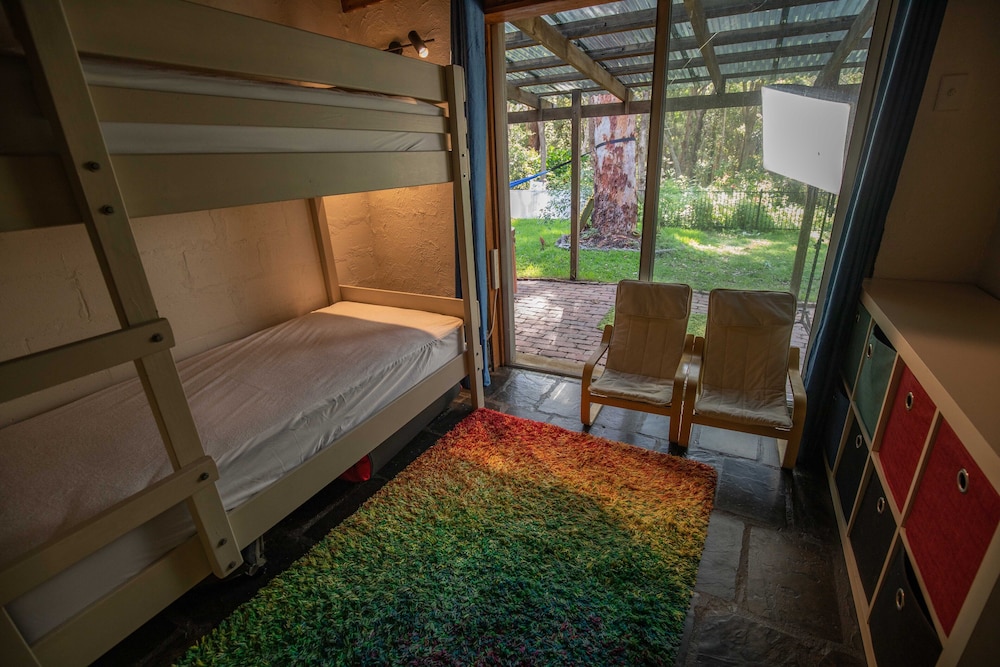4-bedroom Home On Acres With Gardens, Wildlife, Privacy, Peace - 4 Mins To Beach - Nelson Bay