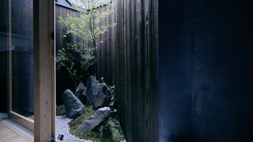 Casa de Férias Tradicional | Casa de banho | Uma combinação polibã/banheira, um secador de cabelo