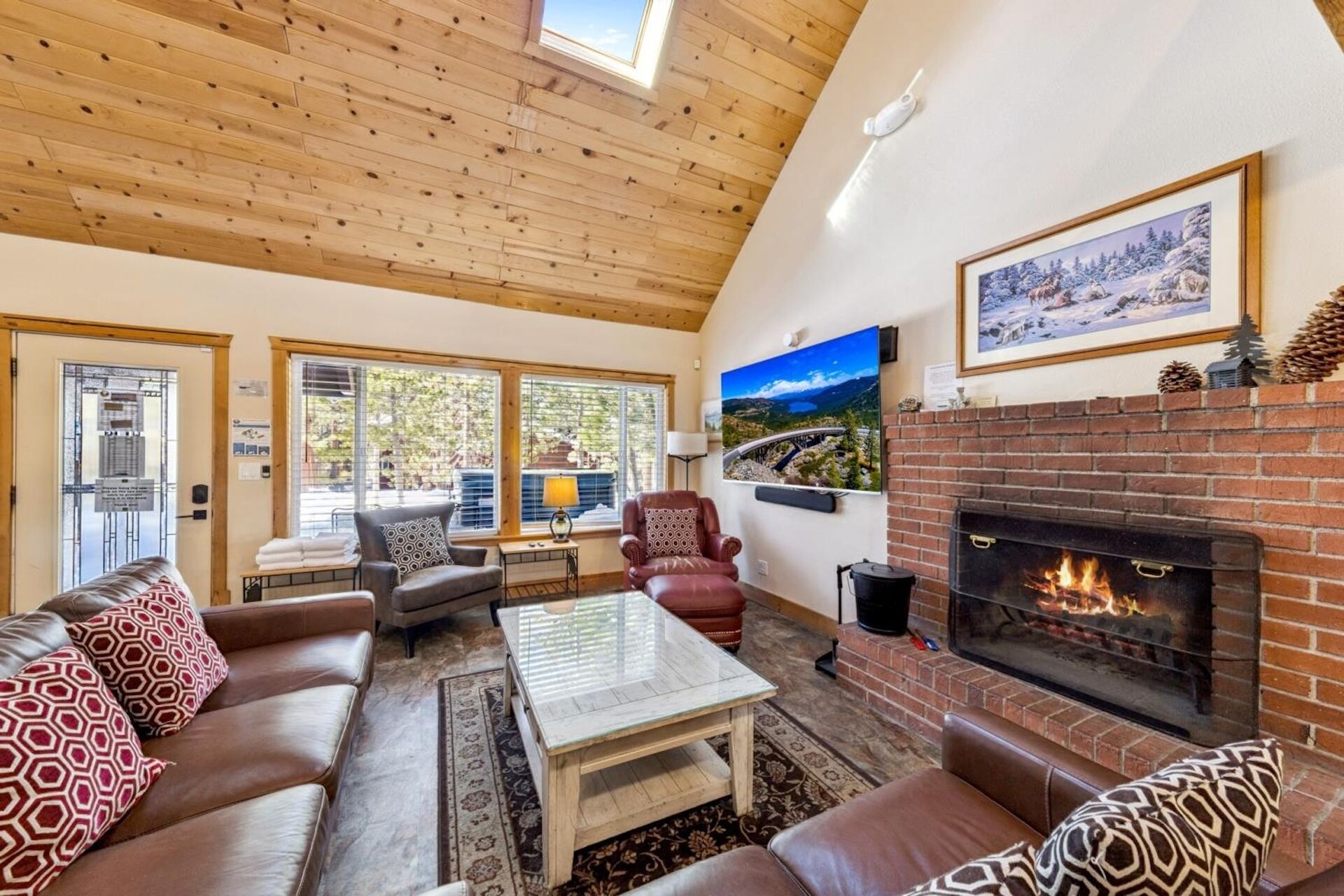 6 Bedroom, Game Room, Hot Tub, Near Lake And Trails, Ev Charger, 12 Guests+extra Kids - South Lake Tahoe, CA