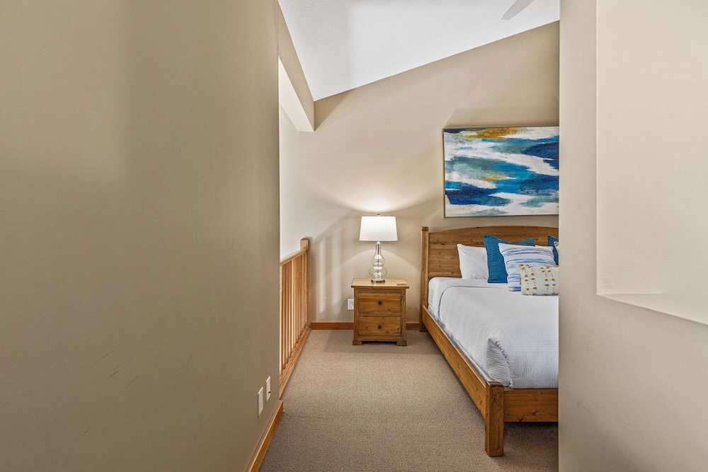 Top Floor-magnificent Views-fp-pool & Hot Tub - Canmore