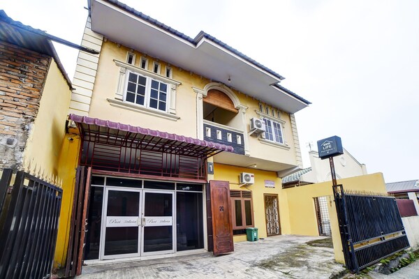 Hotel O Felicia Homestay - Medan