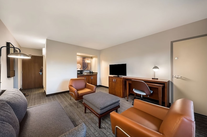 Your Home Away From Home! W/ Outdoor Pool, Near The Tech Museum Of Innovation - San Jose, CA