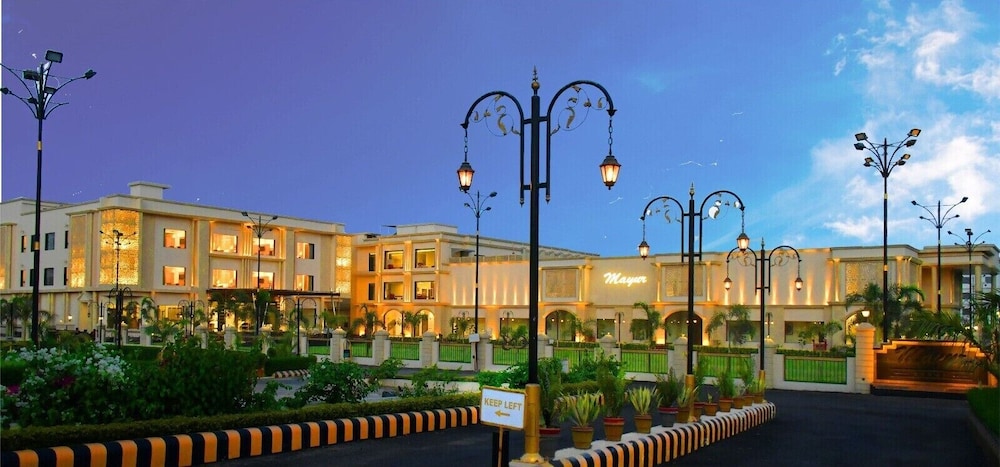 Mayur Hotel & Resort - Sitapur