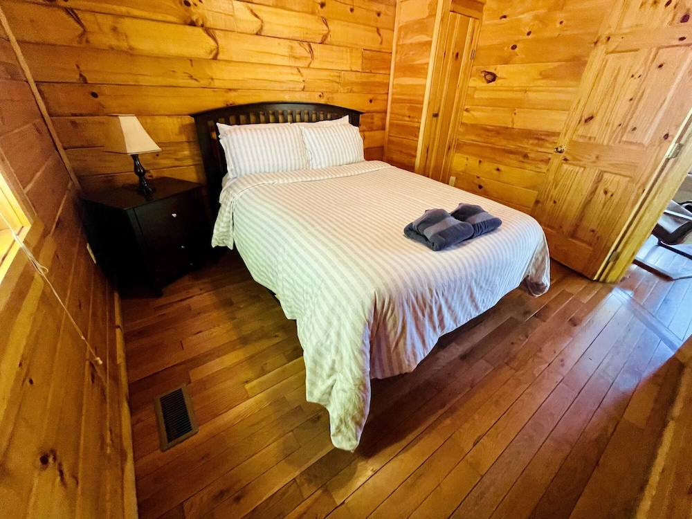 High Rock Cabin | Rrg | Hot Tub! - Slade, KY
