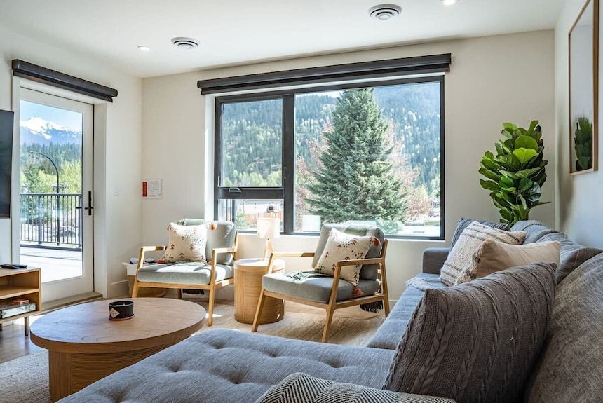 Revy Bliss - Dazzling Condo In The Mountains - British Columbia