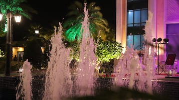 Fachada do alojamento (tarde/noite)
