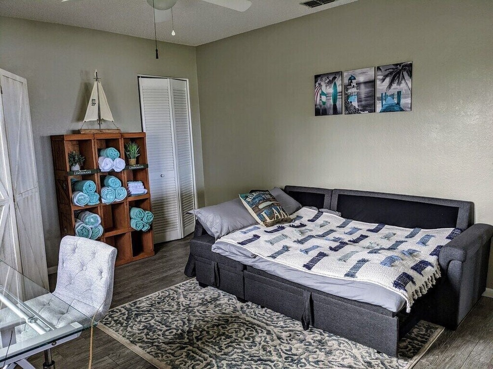 Exquisite Lakefront Pool House Awaits | Pool | 10 PPL - Pinellas County ...