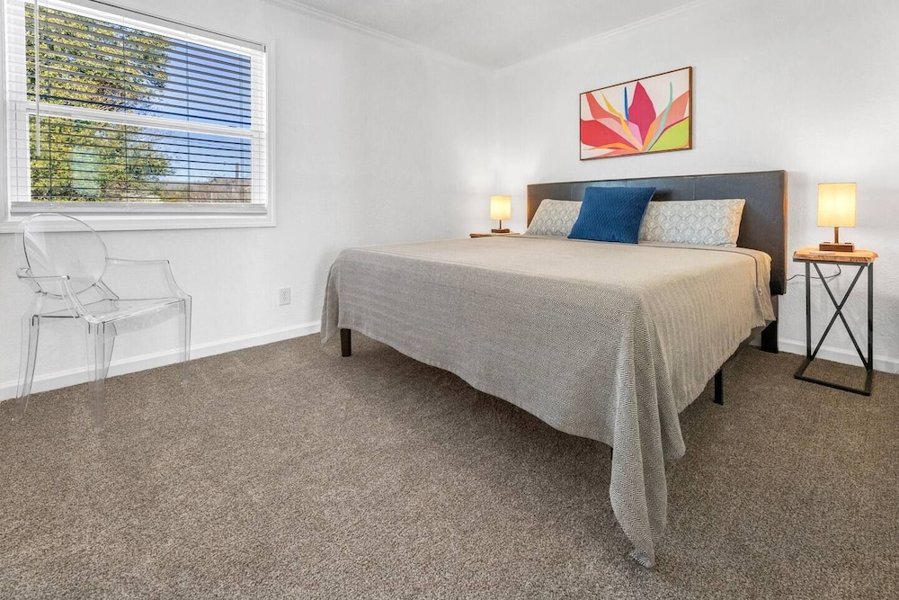 Bethykay: 2 Bedroom, Walk To A&m, Comfy King Beds - Bryan, TX